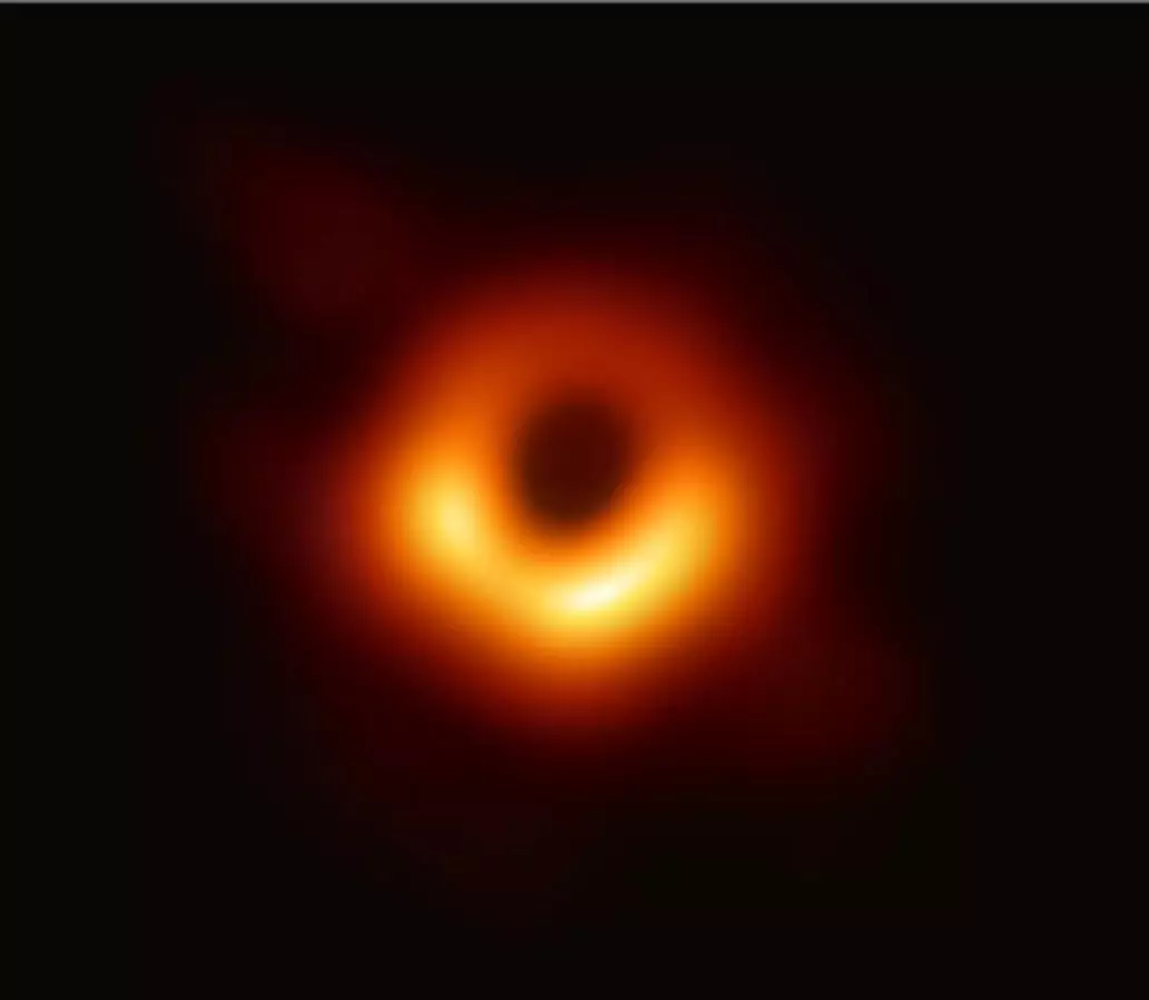 Što smo naučili iz prve slike crne rupe