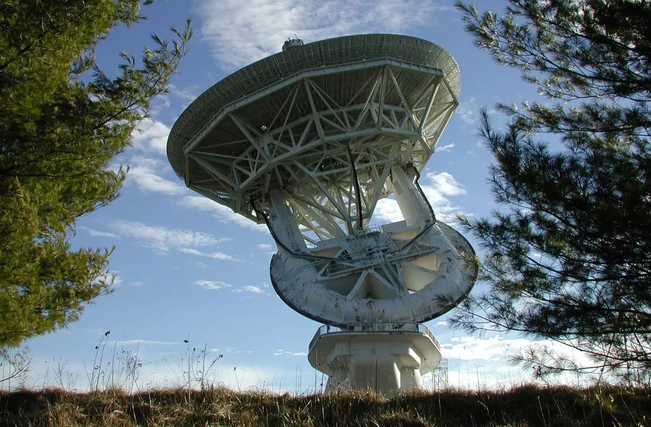 Green Bank Observatory дахь 42.67 м телескоп. (Зураг: Green Bank Observatory)