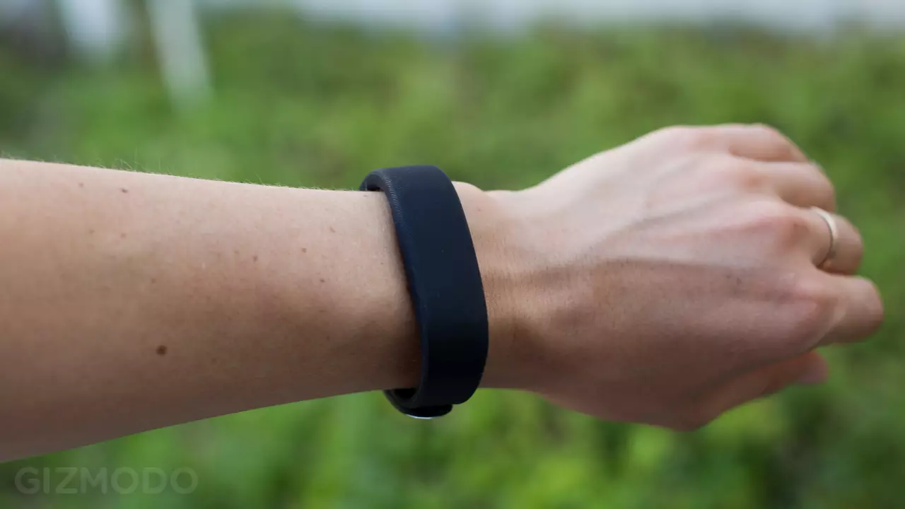 Sony SmartBand SW10 Dib u eegis: U lulaya Dayrarka, Mayl bay ku dhaaftaa