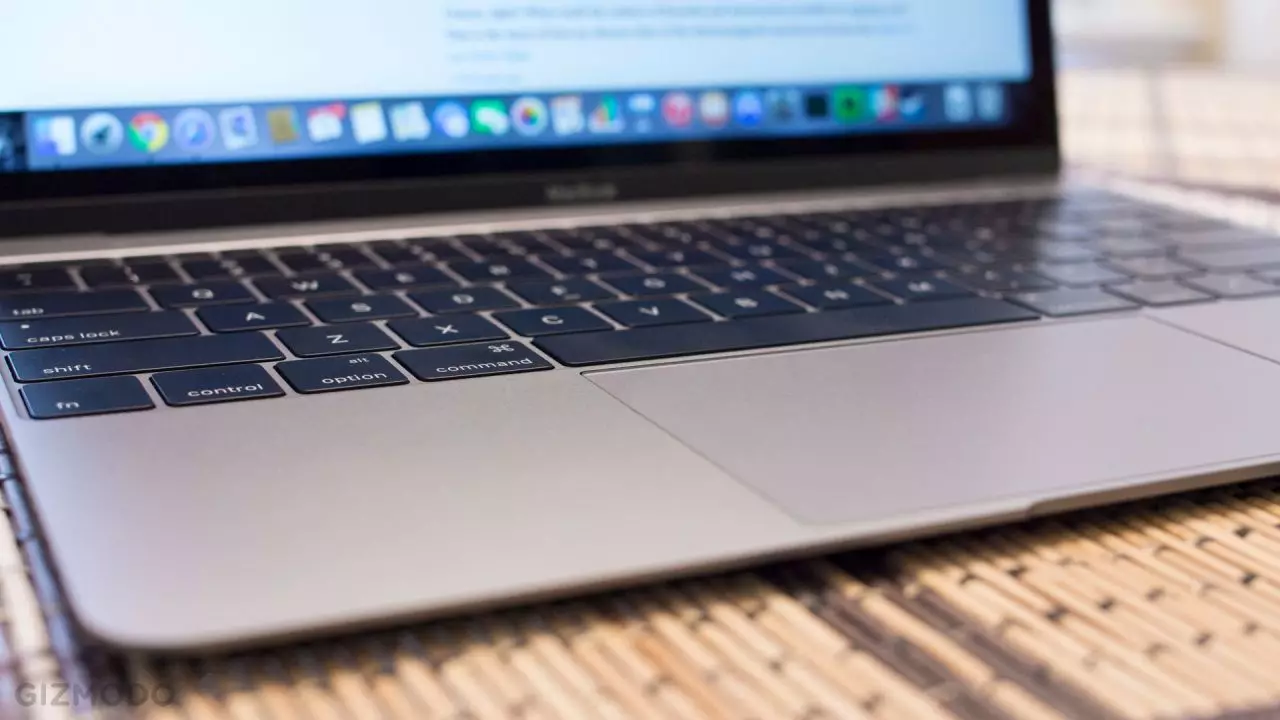 Täze “MacBook” syn: samsyklyk bilen inçe