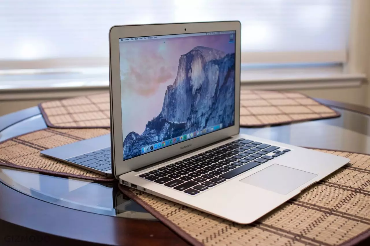 Ný MacBook umsögn: Stupidly Thin