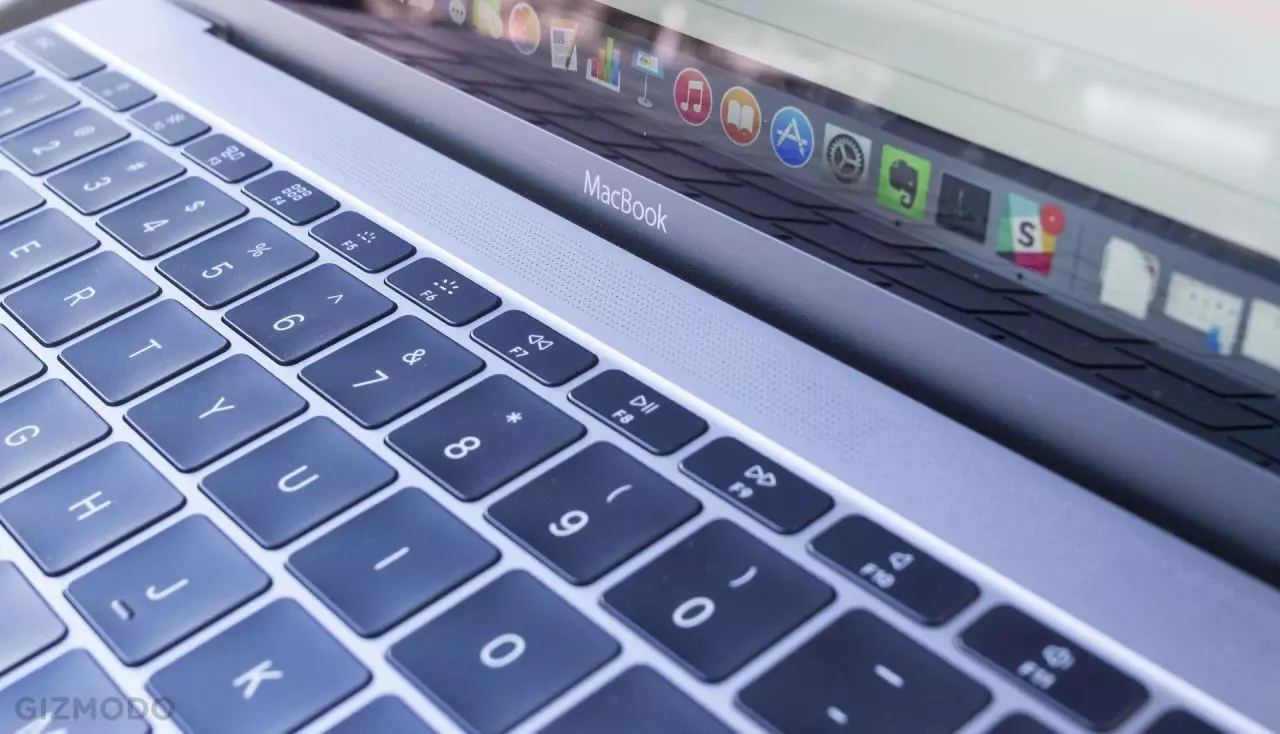 Famerenan'ny MacBook vaovao: Mafy be