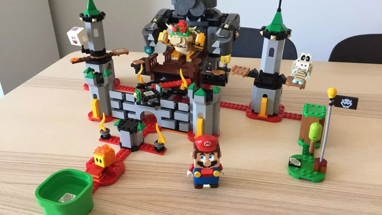 Cluiche LEGO super Mario