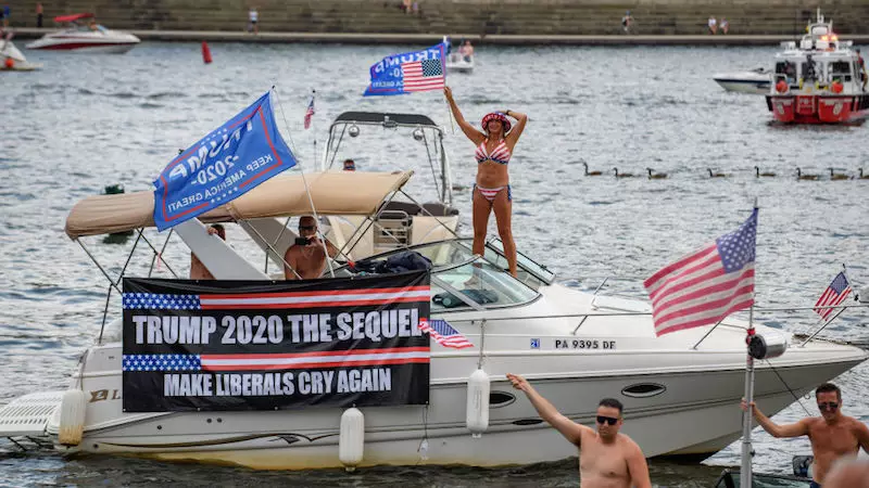 Pittsburgh, Pennsilvània, el 4 de juliol de 2020. Uns 30 vaixells i 50 seguidors es van reunir per a una desfilada de vaixells per donar suport a la reelecció del president Donald Trump.