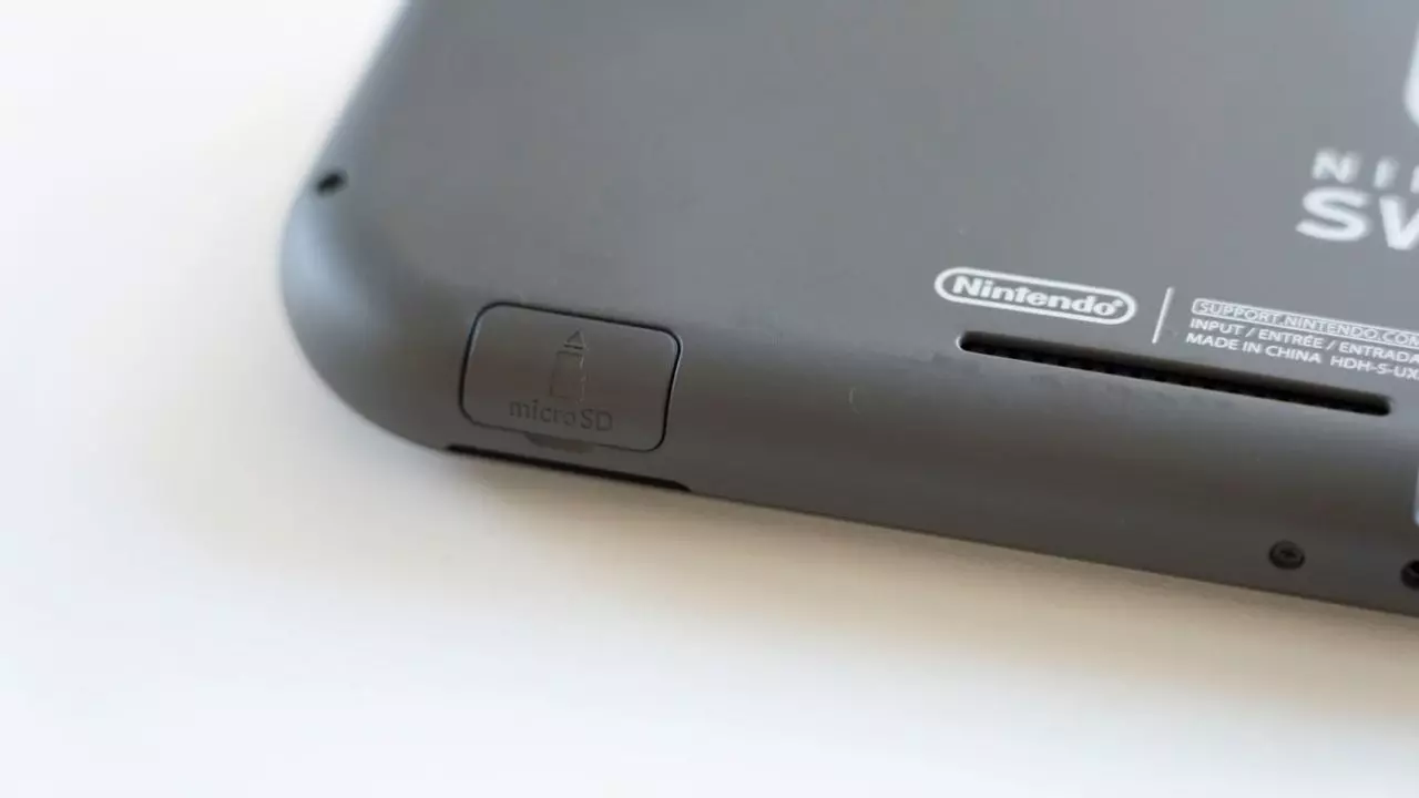 Nintendo Switch Lite — идеальный римейк 767_7