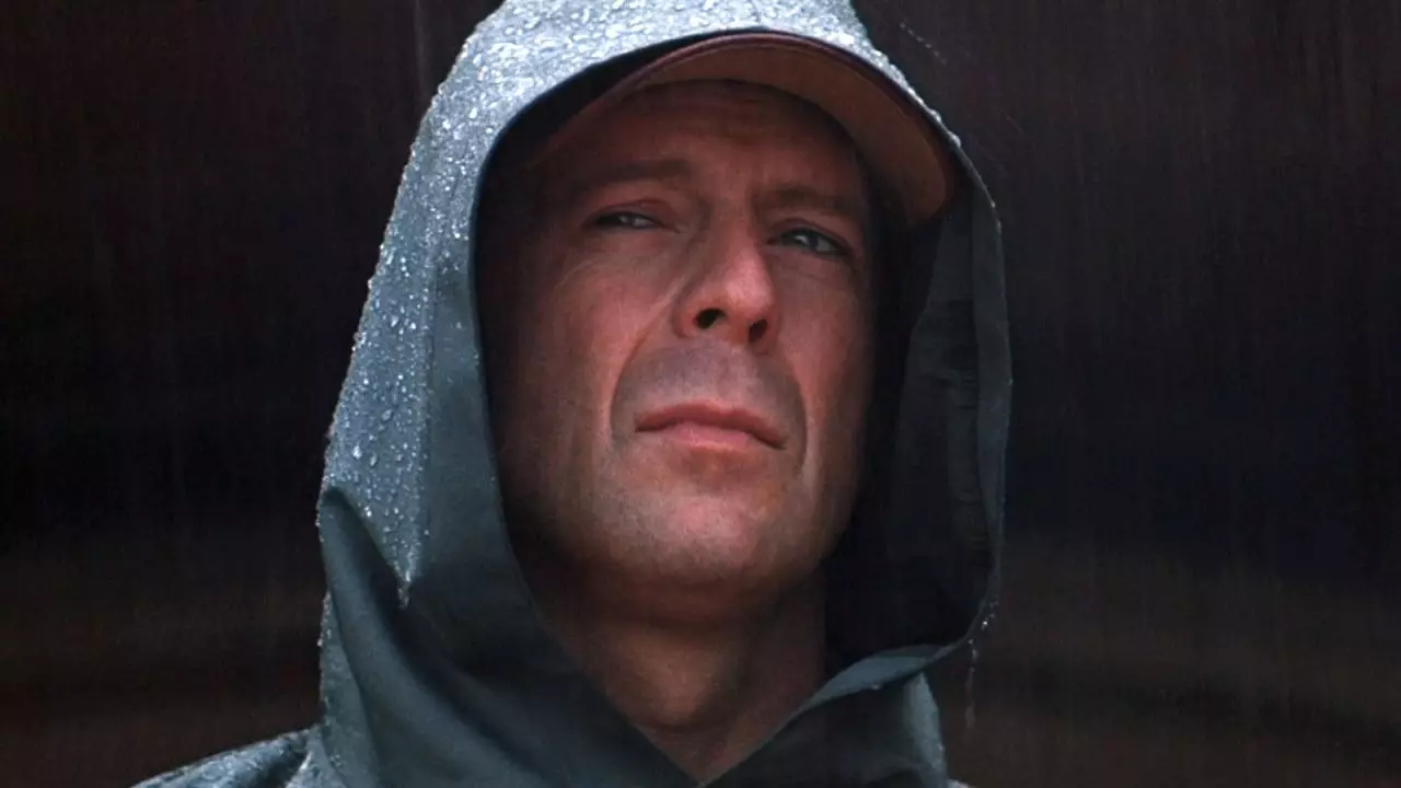 Bruce Willis o ile a khutlela ho naleli ho latela M. Night Shyamalan, Unbreakable.