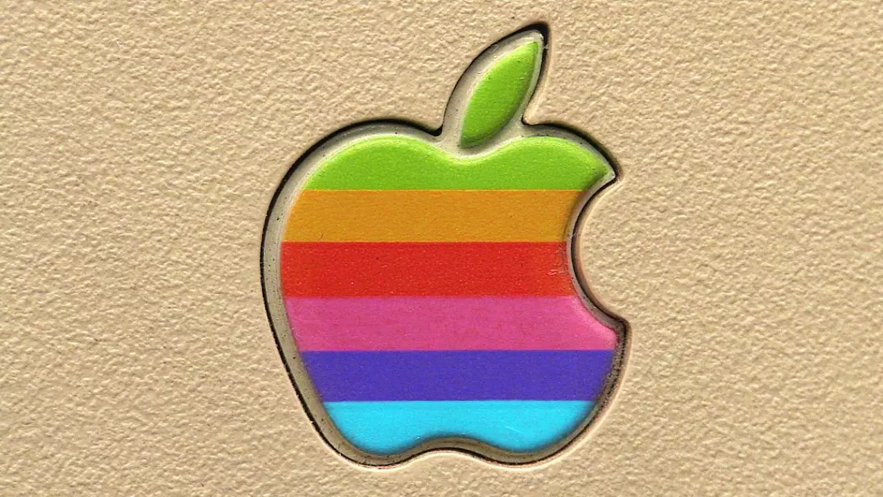 Системаи оператсионии афсонавии Apple Lisa ба мизи кории шумо ройгон меояд