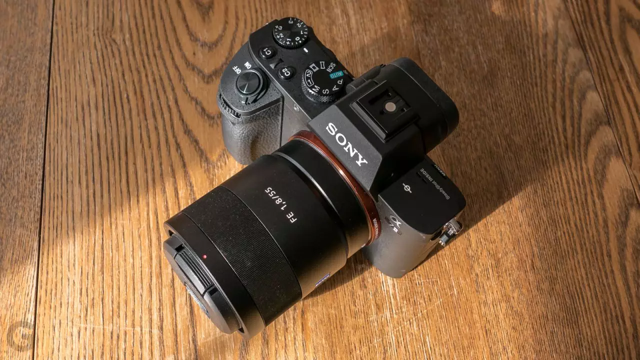 I-Sony's A7 Mark II luphuculo oluluqilima, kodwa iVidiyo iBummer