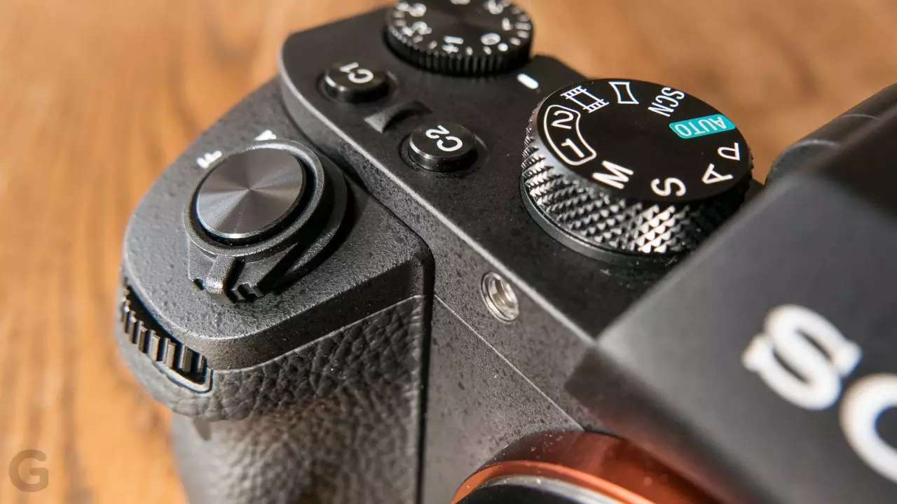 I-Sony's A7 Mark II luphuculo oluluqilima, kodwa iVidiyo iBummer