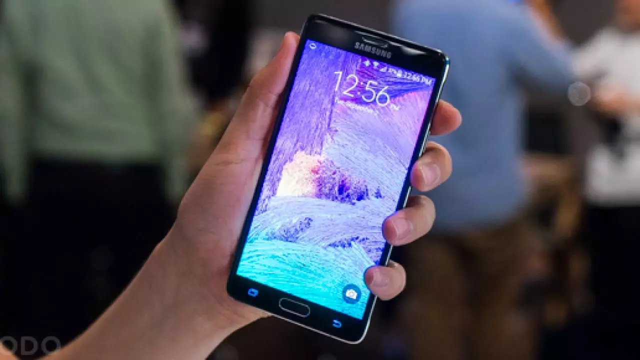 Samsung Galaxy Note 4 Hands On: Lepší na všech správných místech