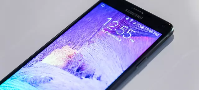 Samsung Galaxy Note 4 qo'l bilan: barcha kerakli joylarda yaxshiroq