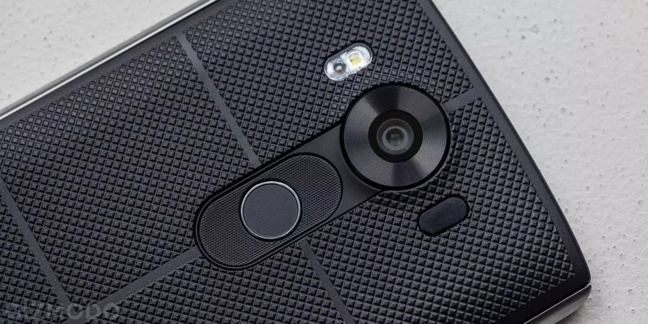 LGનો V10 સ્માર્ટફોન એક મોટો હાથવગો છે, પરંતુ મને તે ગમે છે