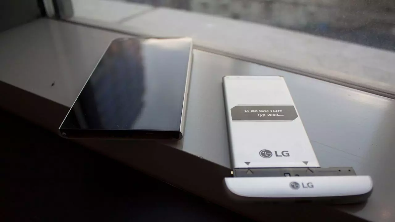 LG se All-Metal G5 is soos 'n toekomstige telefoonprototipe