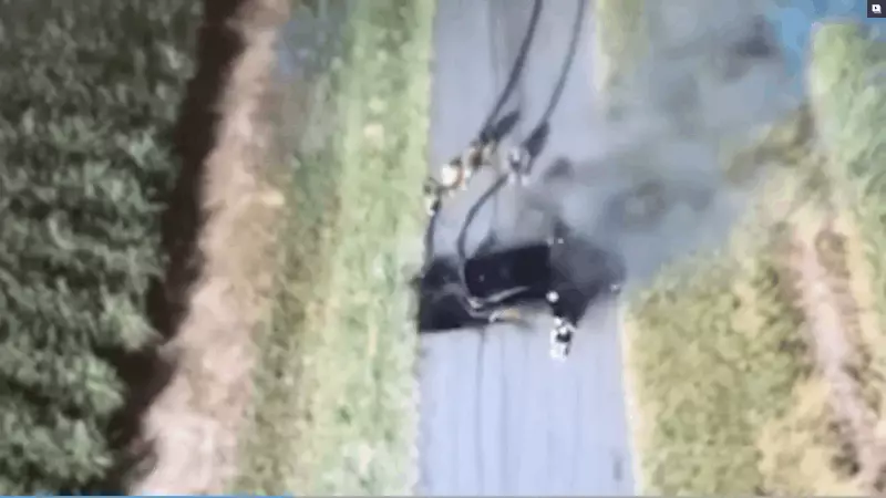 Dron zachytil austrálske auto, ktoré počas natáčania Gender Reveal prasklo v plameňoch