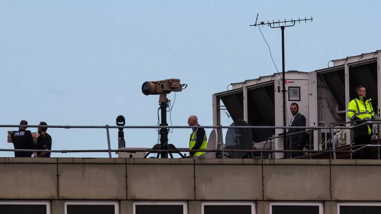O misterioso drone aínda está solto no aeroporto de Gatwick, pero os voos retoman de todos os xeitos