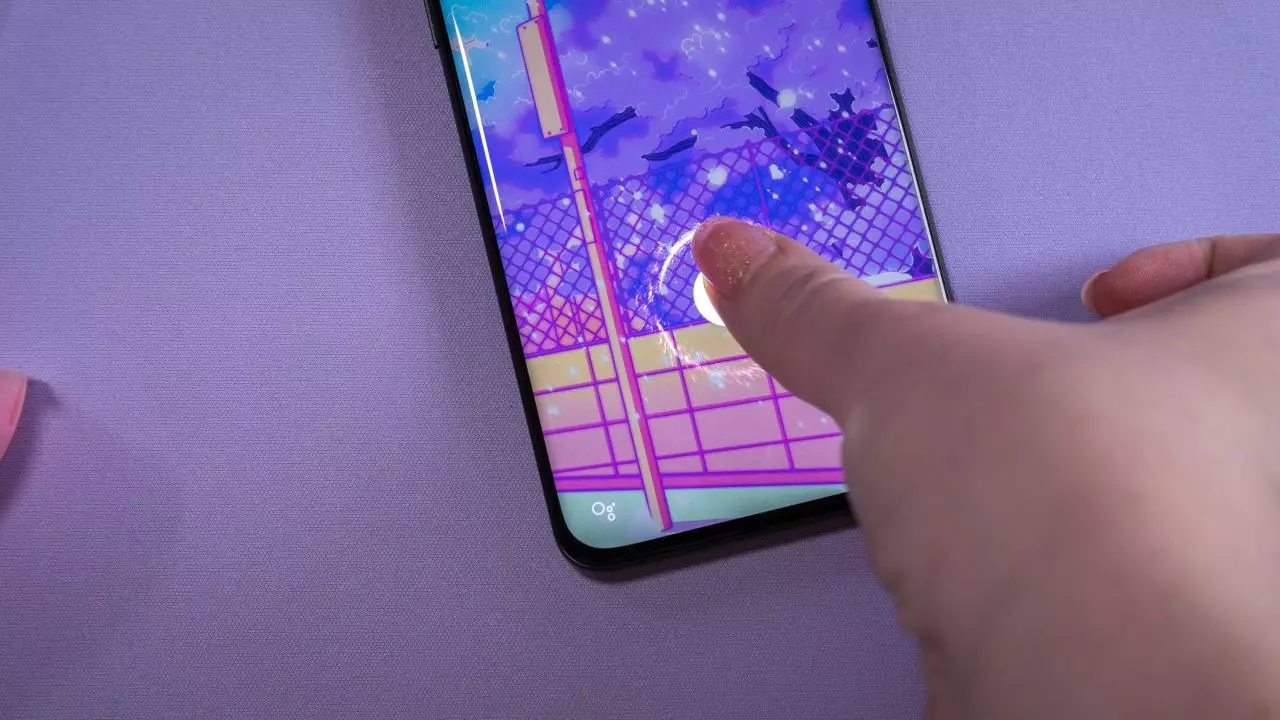 عاد قارئ بصمات الأصابع الموجود أسفل الشاشة إلى OnePlus 10 Pro ، وهو يعمل بشكل جيد!