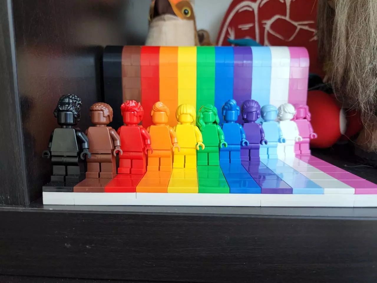 Figuri Rainbow Lego fuq xkaffa