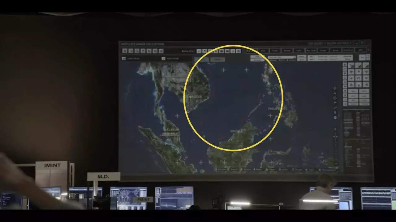 Escena del tercer episodi del programa de televisió Pine Gap que mostra la línia de nou guions. (Captura de pantalla: Netflix/Gizmodo)