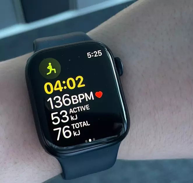 Apple Watch Series 7 לא ממציא מחדש את הגלגל, אבל לעזאזל הוא נראה טוב 798_7