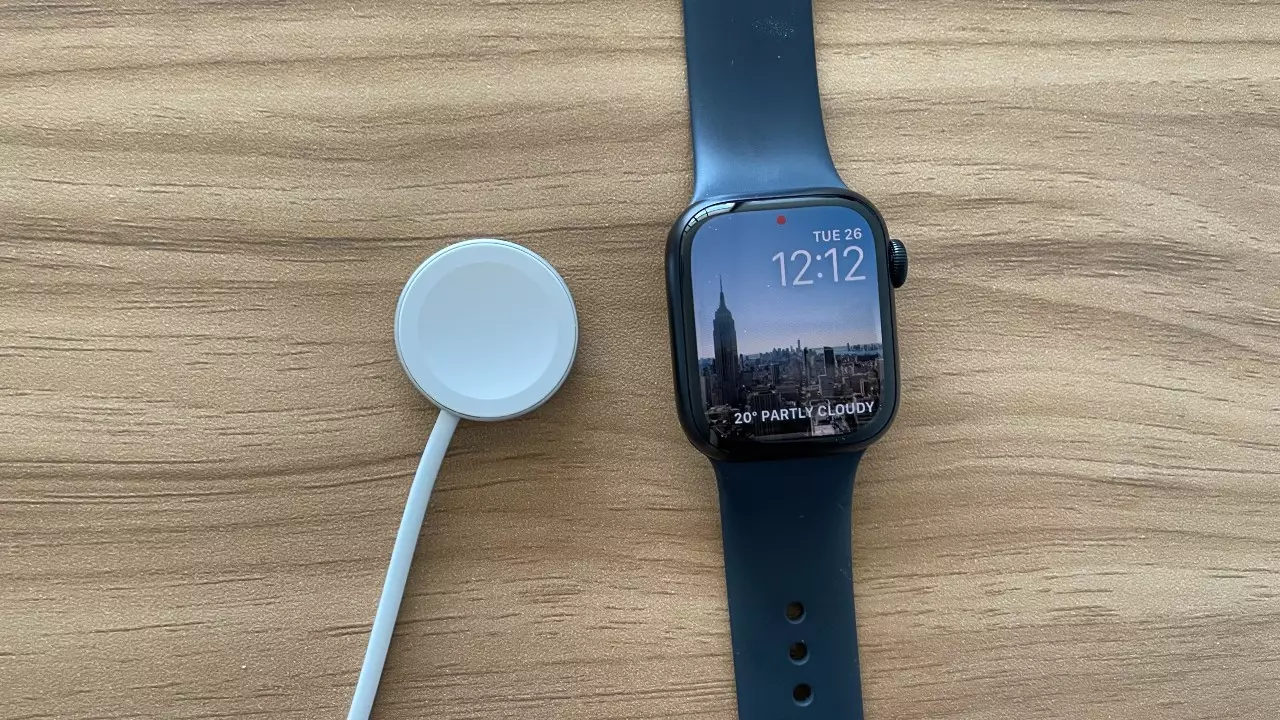 Apple Watch Series 7 သည် ဘီးကို ပြန်လည်မွမ်းမံထားသော်လည်း ရုပ်ထွက်ကောင်းမွန်သည်။ 798_8