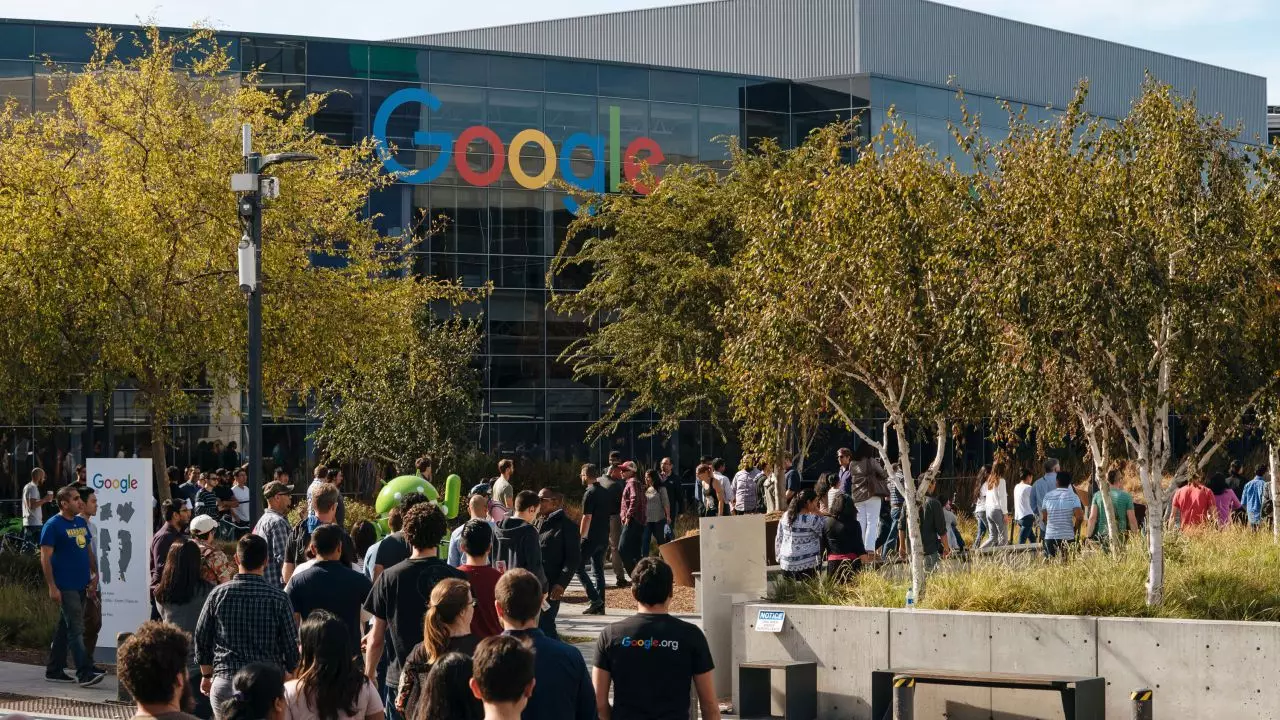 گوگل واک آؤٹ آرگنائزر نے کام کی جگہ پر مبینہ انتقامی کارروائی کے بعد چھوڑ دیا۔
