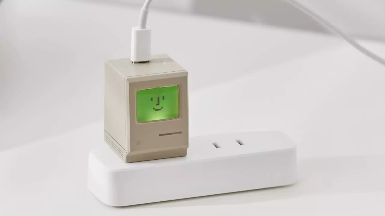 Поклонники Apple будут бессильны устоять перед зарядным устройством Mini Macintosh USB-C 815_1