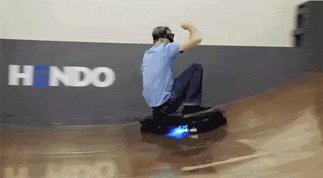 6 GIF's van Tony Hawk die domineert op een echt hoverboard