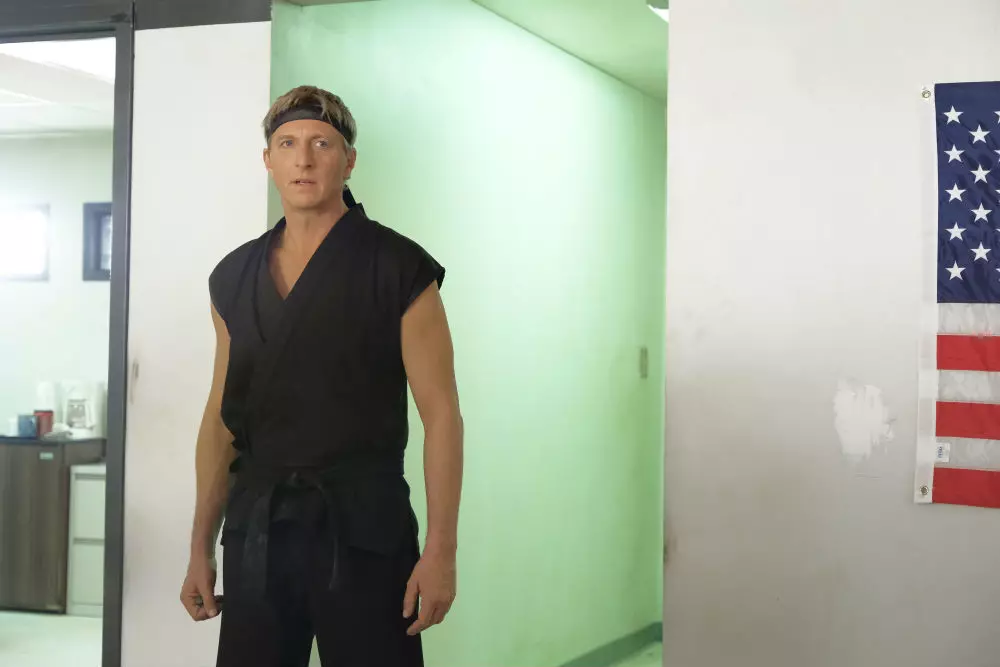 Ang mga Magbubuhat Ug Mga Bituon Sa Cobra Kai Naghisgot sa Pagkamatinahuron Sa Kalibutan Sa Karate Kid