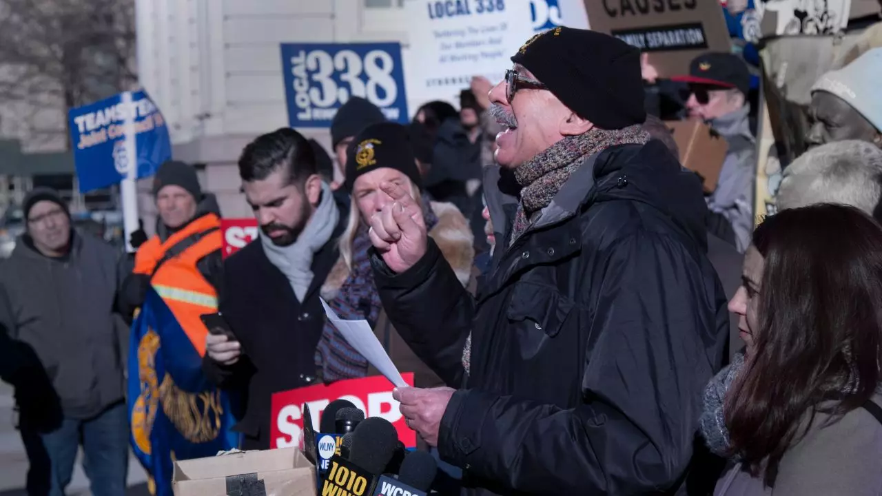 Teamsters se une a la coalición contra HQ2 mientras Amazon se duplica en su postura antisindical