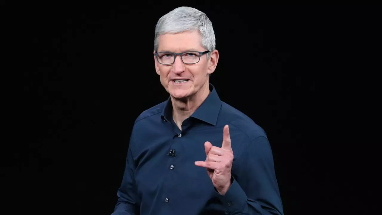 Tim Cook vysvětluje, proč Apple vyprodal Hongkongské demonstranty, zdvojnásobil počet