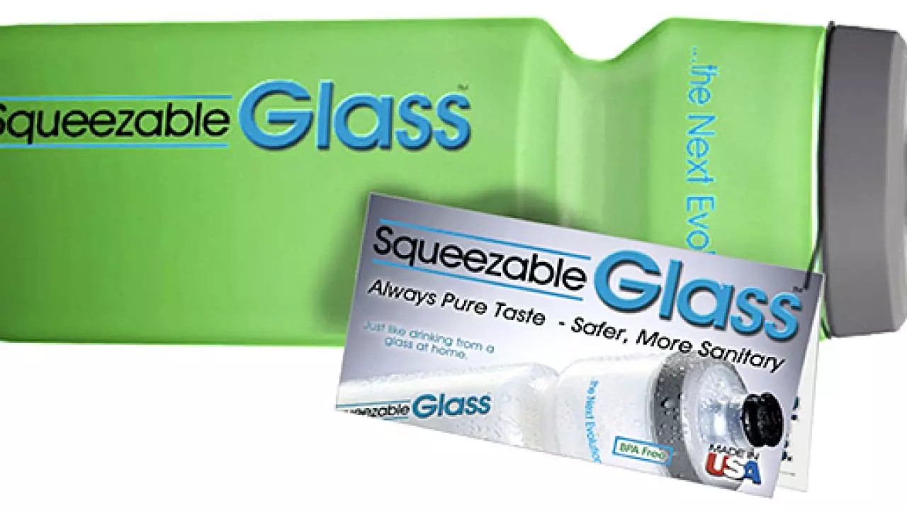 Stlačiteľná „sklenená“ fľaša na vodu, ktorá nebude zbierať chute ani vône