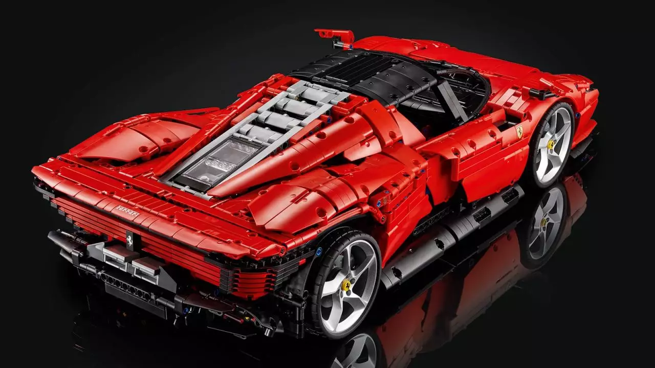 Ferrari Daytona SP3 di Forma LEGO de bi şokê baş dixebite 857_1