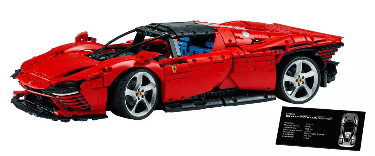 Ferrari Daytona SP3 funksionon në mënyrë tronditëse në formë LEGO 857_2