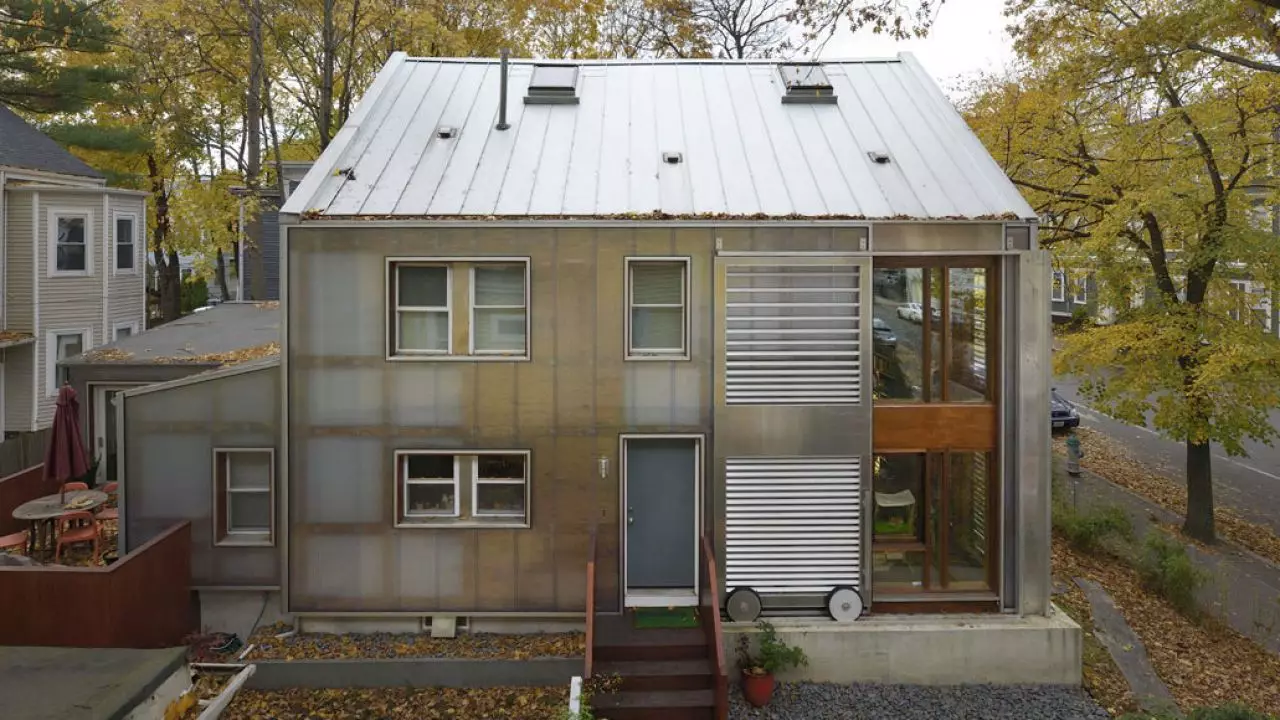 Cette maison super économe en énergie est faite de plastique