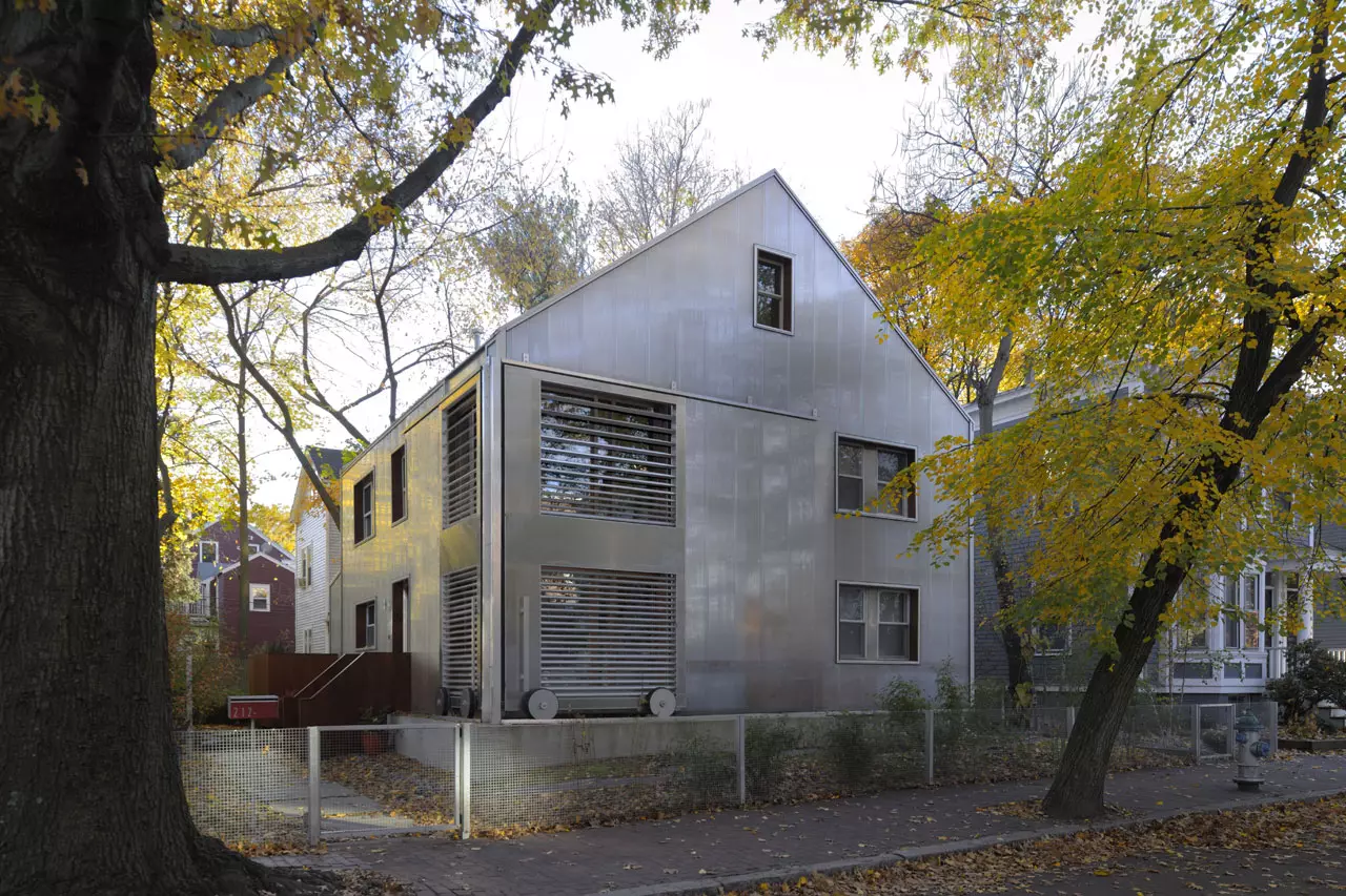 Cette maison super économe en énergie est faite de plastique