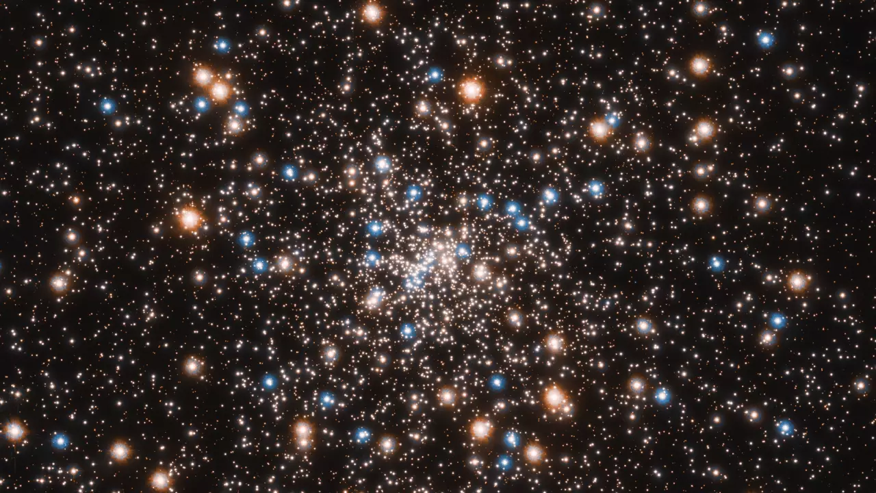علماء الفلك الذين يبحثون عن ثقب أسود واحد قد وجدوا فرقة كاملة