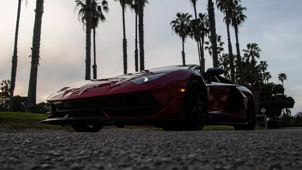 Milyon Dolarlık Lamborghini Aventador SVJ Sürmenin En İyi Şeyi, Başkalarına Getirdiği Sevinçtir
