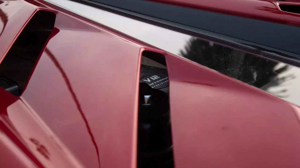 Самае лепшае ў тым, каб кіраваць Lamborghini Aventador SVJ за мільён даляраў - гэта радасць, якую яна прыносіць іншым