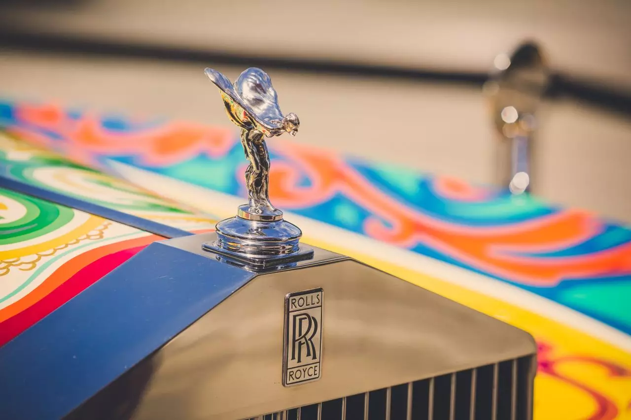 Rolls-Royce ya Psychadelic ya John Lennon Vegere Londonê