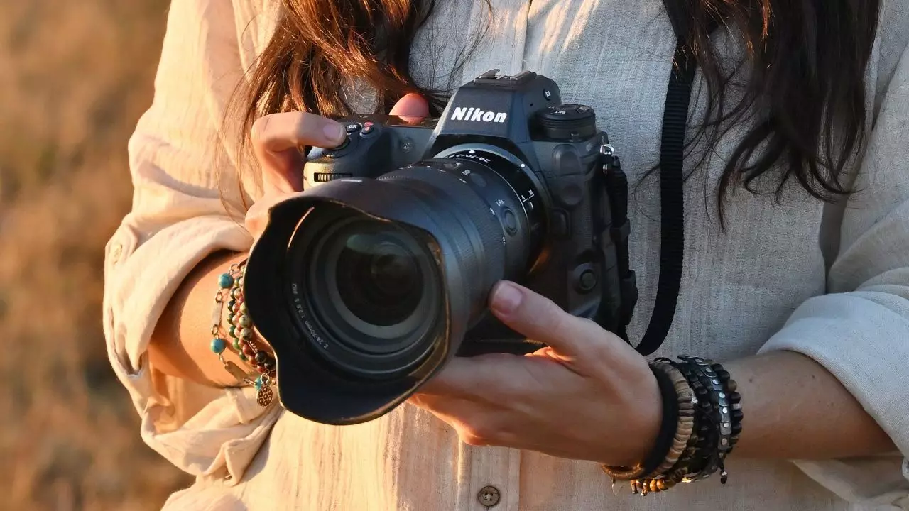 Nikon ले अन्ततः यसको $7,300 फ्ल्यागशिप Z9 फुल-फ्रेम मिररलेस क्यामेरा प्रकट गर्दछ
