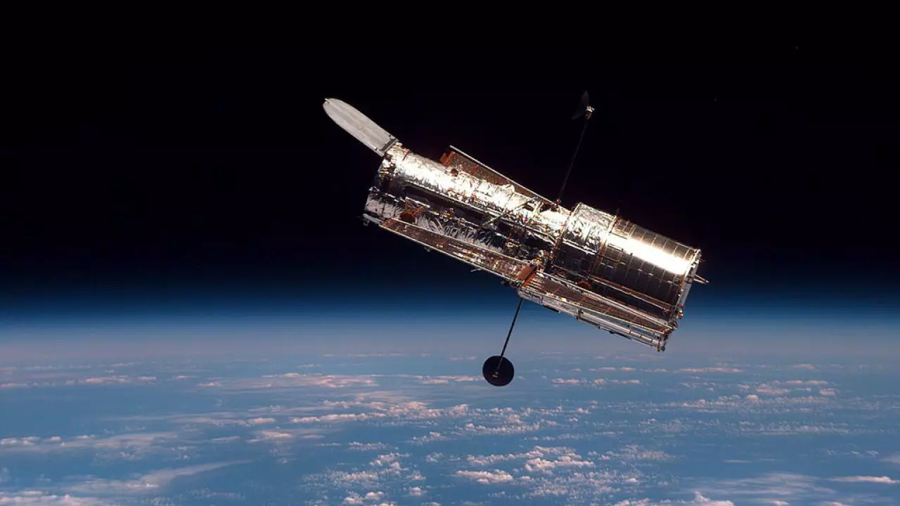 Sciencistoj Laboras Por Funkcii Teleskopon Hubble Post Malsukceso de Alia Giroskopo