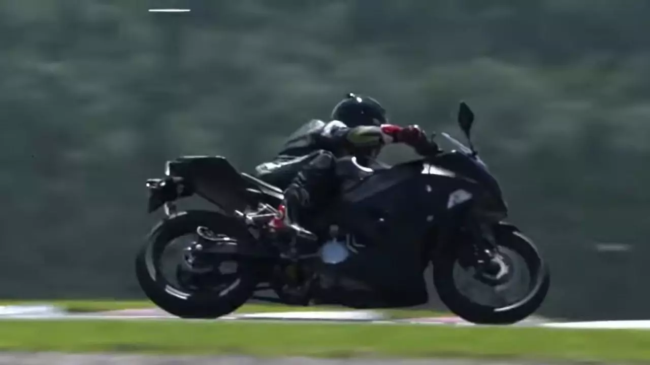 Kawasakis nya EV-motorcykel har en manuell växellåda
