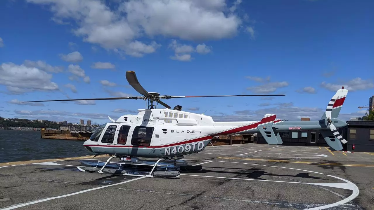 आमच्या 'फ्लाइंग टॅक्सी' भविष्याचे पूर्वावलोकन करण्यासाठी मी $300 चे मॅनहॅटन-टू-जेएफके हेलिकॉप्टर उडवले