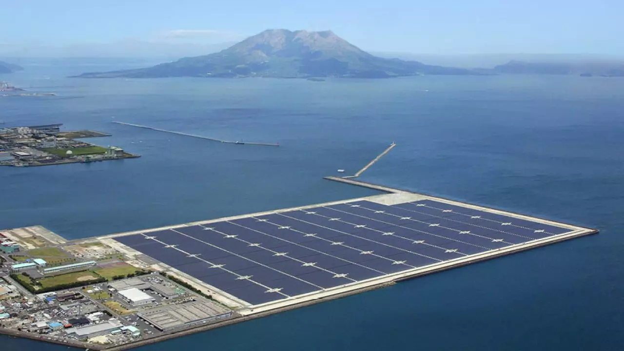 Human sa Duha ka Tuig nga Nukleyar nga Krisis, Gibuksan sa Japan ang Labing Dakong Solar Park