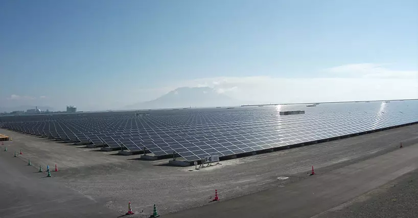 Human sa Duha ka Tuig nga Nukleyar nga Krisis, Gibuksan sa Japan ang Labing Dakong Solar Park