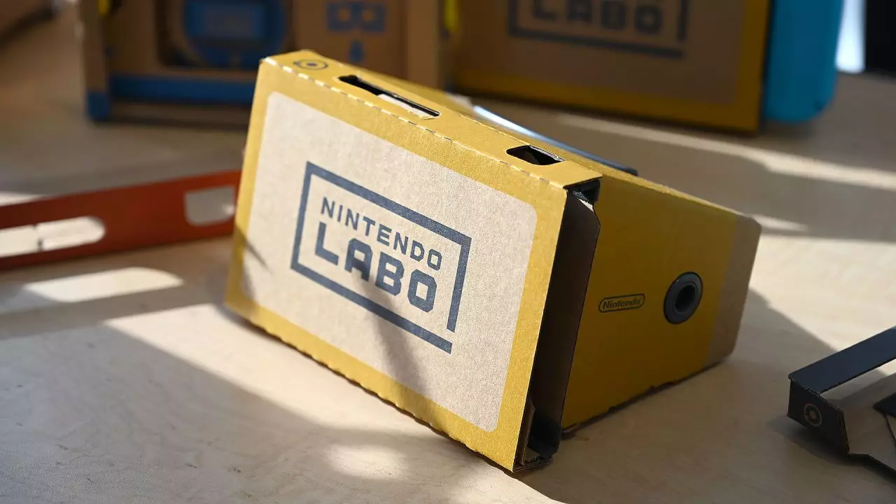 Nintendo-nyň Labo VR Kitaby henizem iň ýabany karton başdan geçirmesi