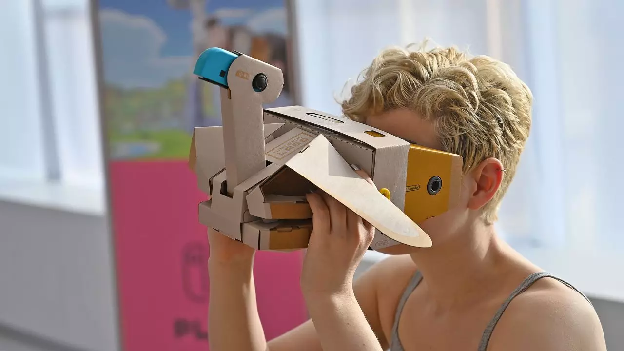 Nintendo-ийн Labo VR Kit нь түүний хамгийн зэрлэг картон адал явдал юм