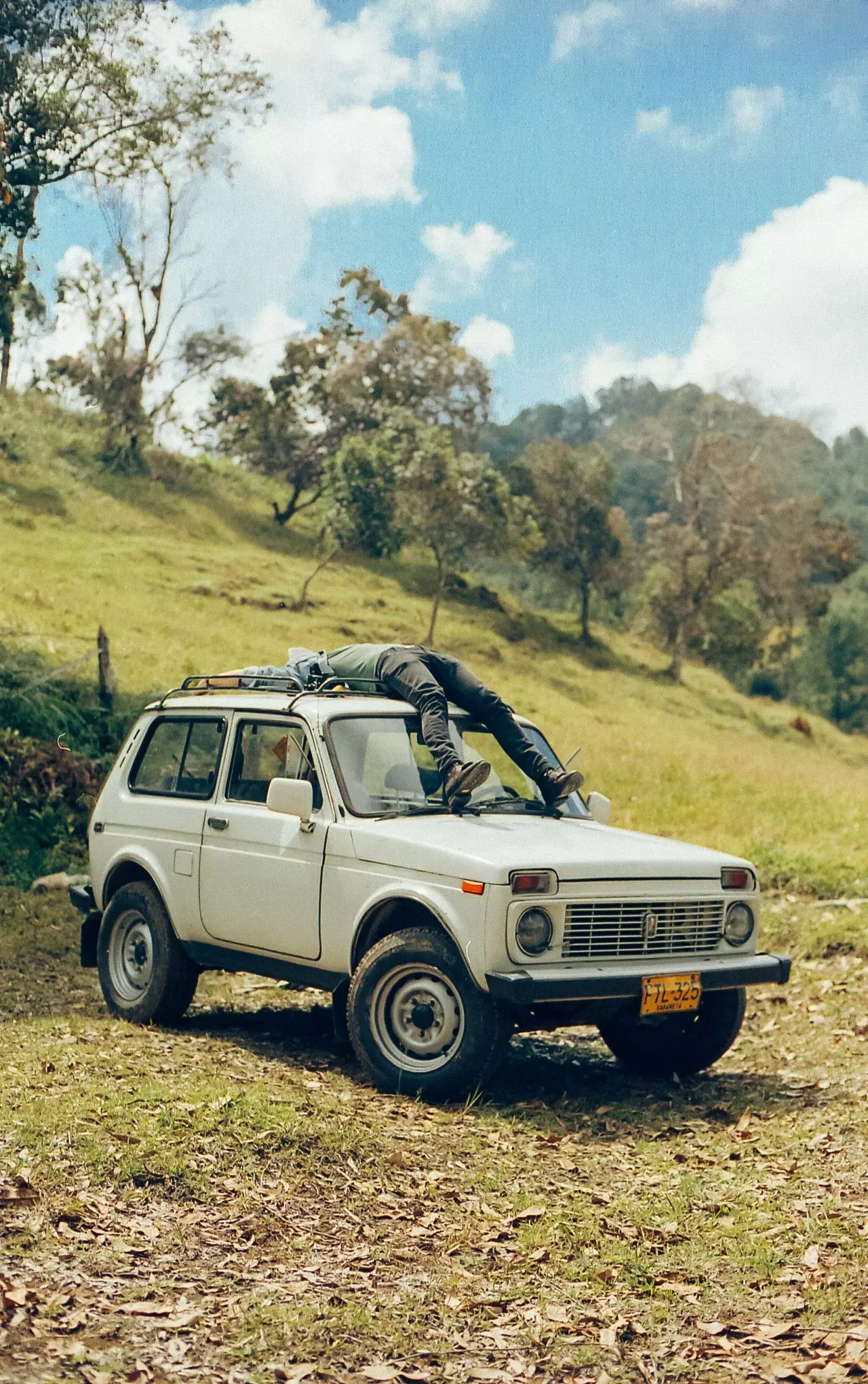 A história por trás do 4×4 soviético laranja brilhante rolando pelo Brooklyn