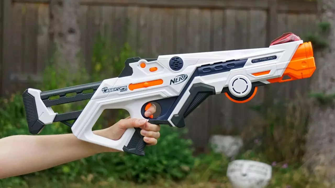 Nerf's New Laser Tag Blasters nandroaka ny Darts, ary tsy malahelo azy ireo aho