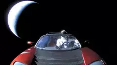 NASA Resmi Ndhaptar Tesla Roadster Musk Minangka Obyek Langit